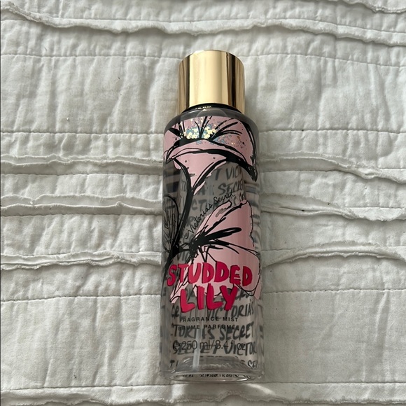 Victoria's Secret | Bath & Body | Studded Lily Fragrance Mist | Poshmark